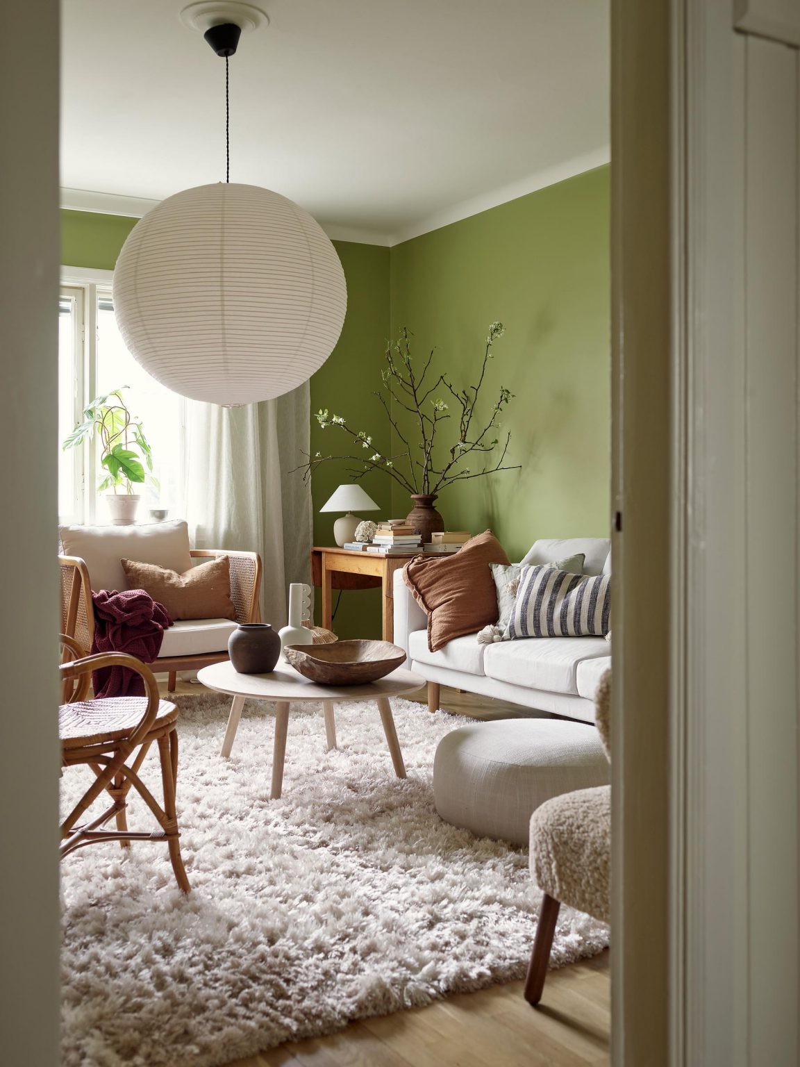 Un deux-pièces traversant de 57m2 aux couleurs fortes