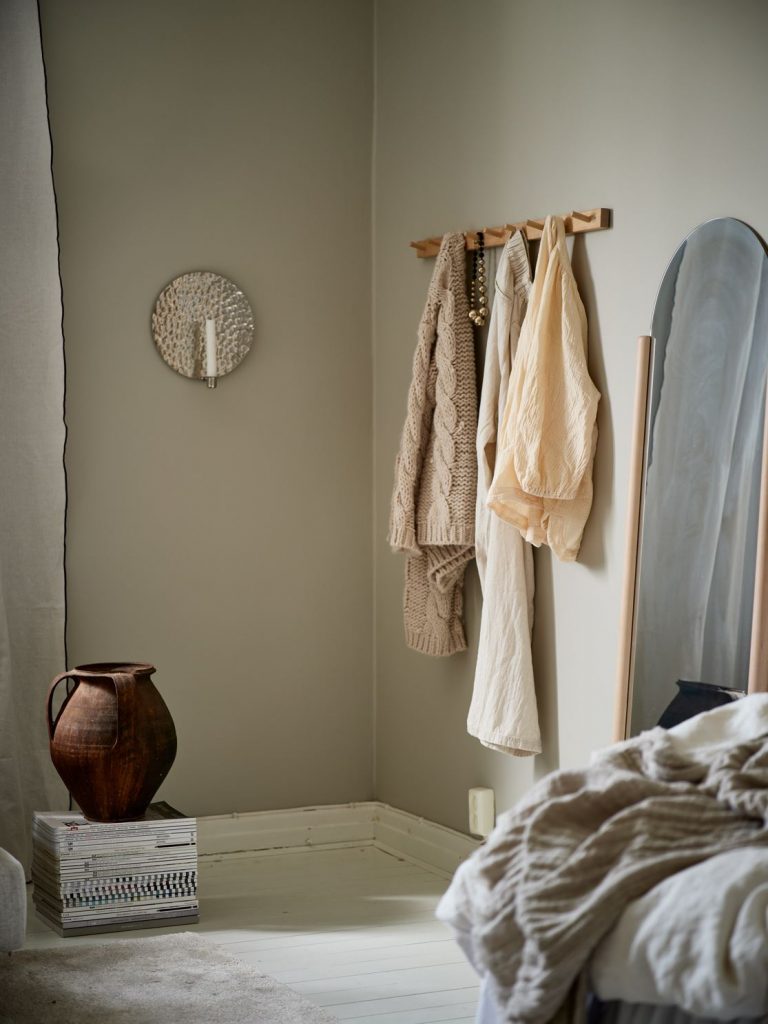 Un lumineux studio beige de 39m2 dans un immeuble ancien