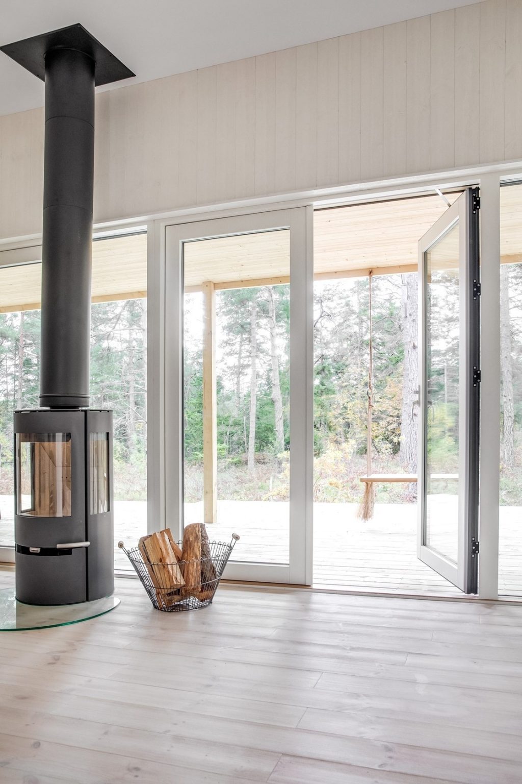 Une maison simple en bois de 74m2 au look minimaliste