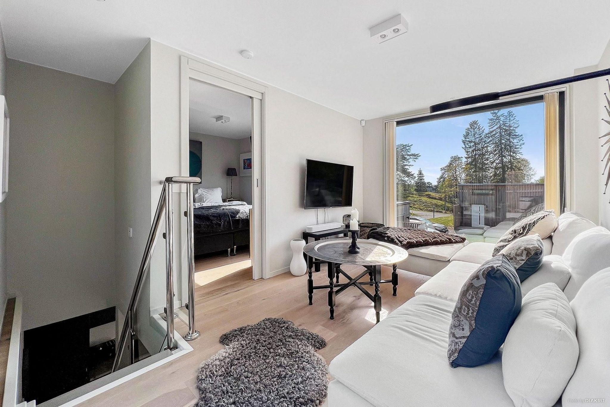 Une mini maison de 42m2 organisée sur deux niveaux (avec plan)