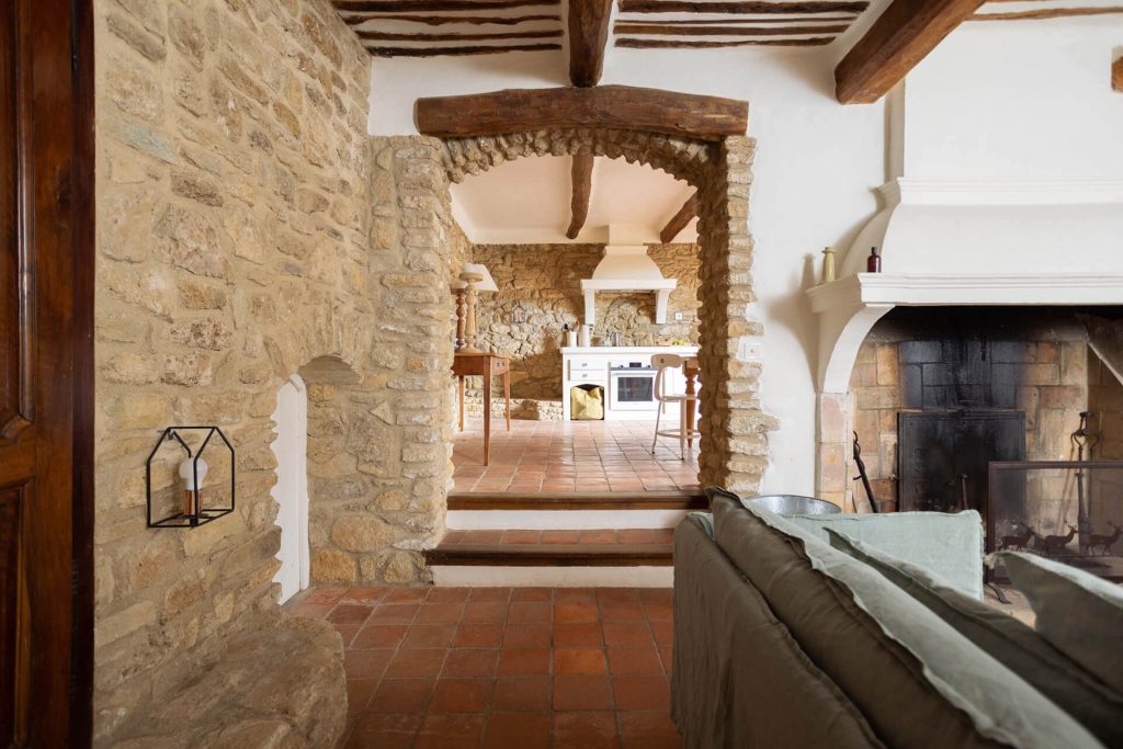 Une authentique maison provençale en pierres près du Mont Ventoux