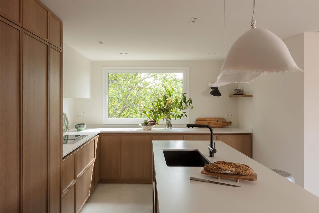 Un appartement contemporain en triplex par The Room Studio