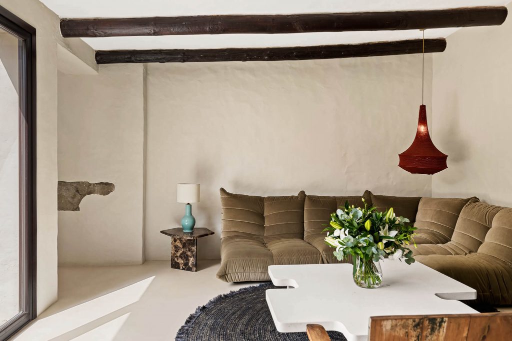 Une ferme rénovée de 150 ans aux vieux murs en Andalousie
