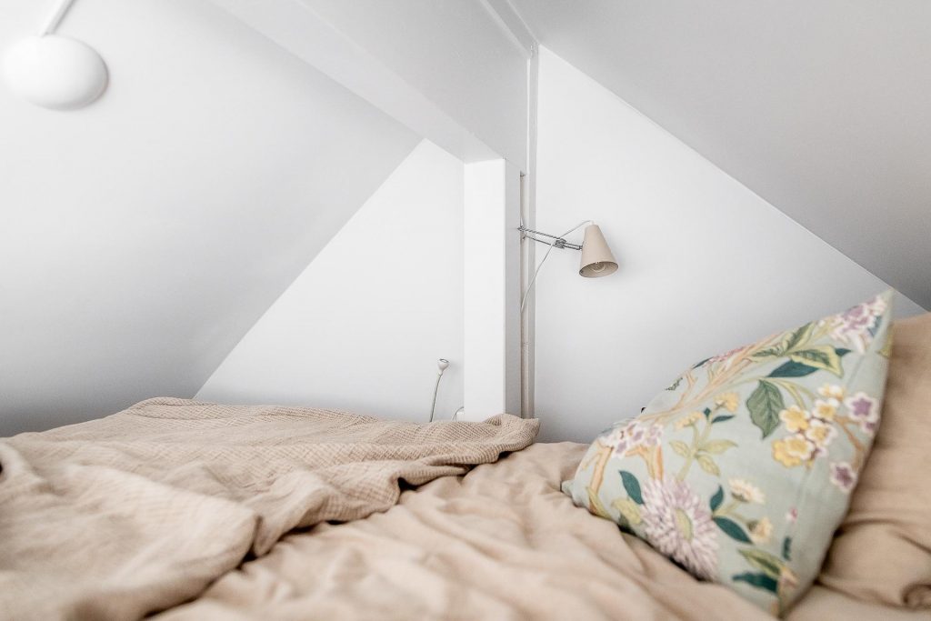 Un lumineux studio de 24m2 sous les toits au charme indéniable