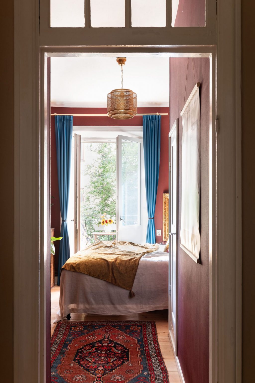 Un appartement de 45m2 à l'esprit vintage et aux couleurs fortes