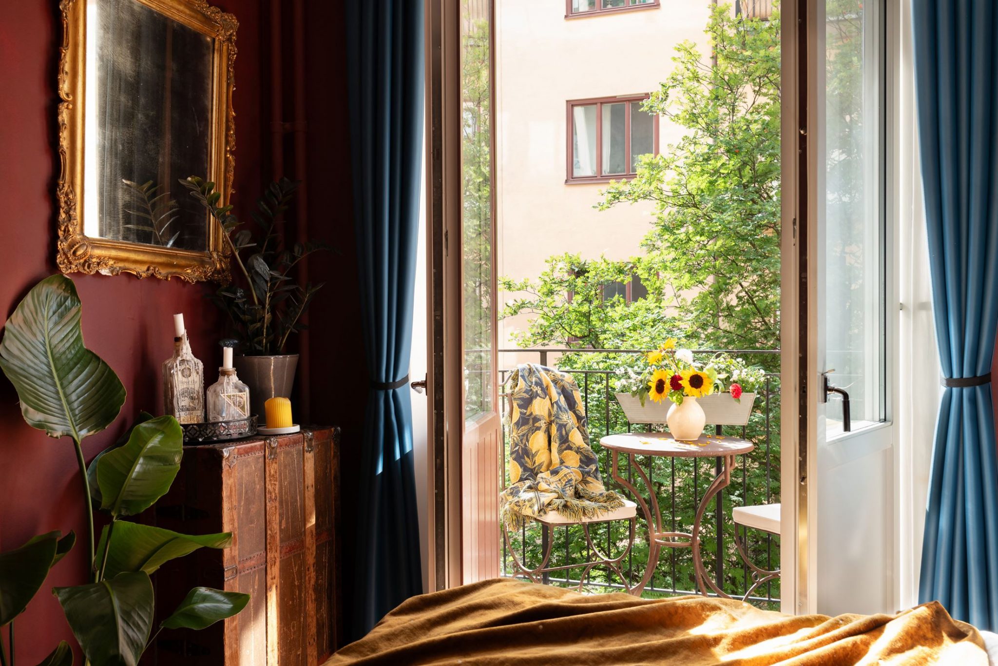 Un appartement de 45m2 à l'esprit vintage et aux couleurs fortes
