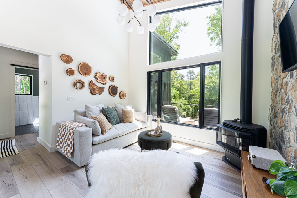 Une petite maison de 46m2 à la décoration élégante nichée au milieu des ...