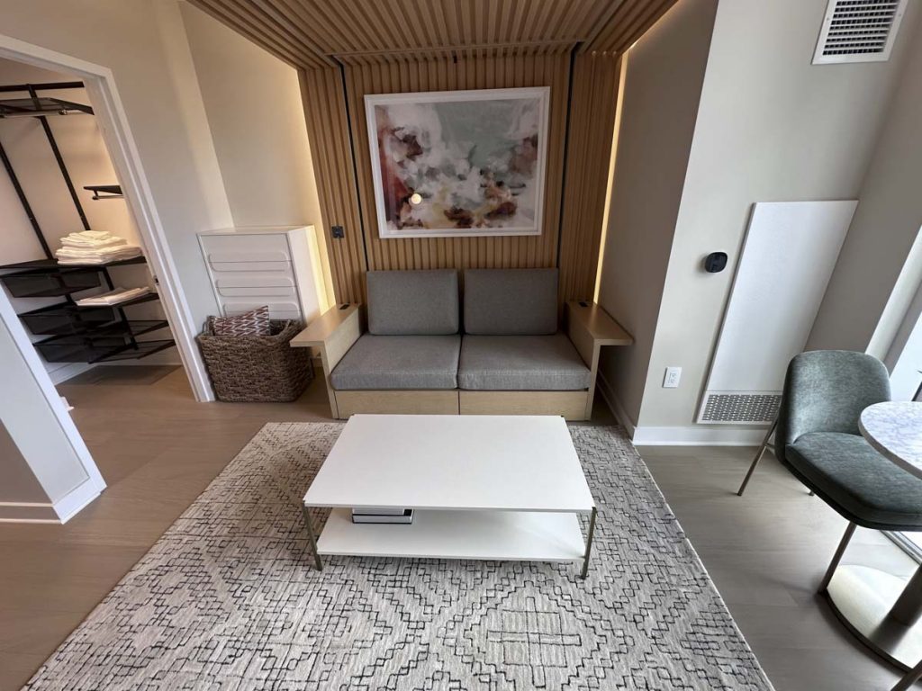 Un studio design et extensible aménagé par Ori Living