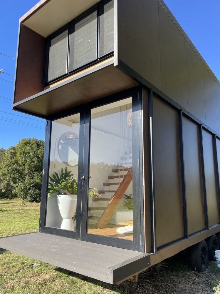 Une tiny house de 18m2 sur deux niveaux aux espaces lumineux