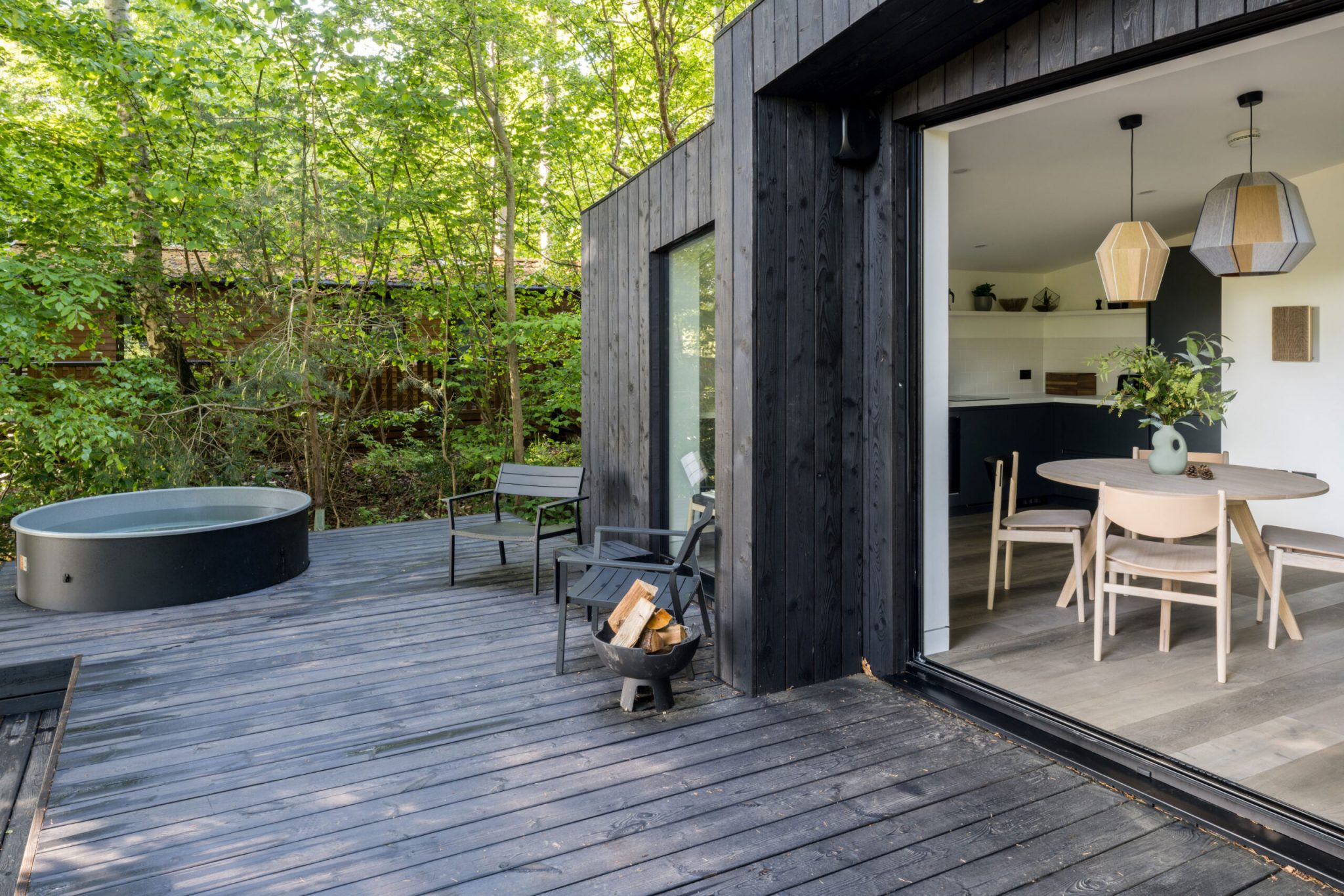 Une grande maison design en bois dans le Norfolk par Koto