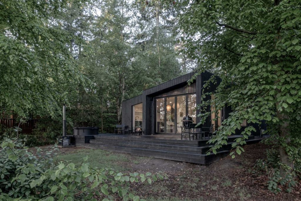 Une grande maison design en bois dans le Norfolk par Koto