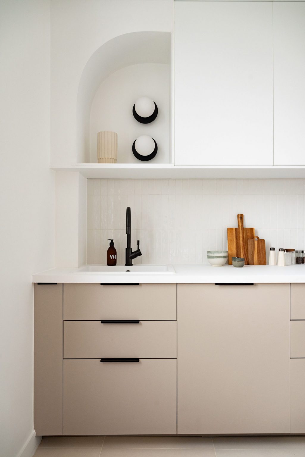 Un deux-pièces de 45m2 près de Paris rénové par Studio Castille