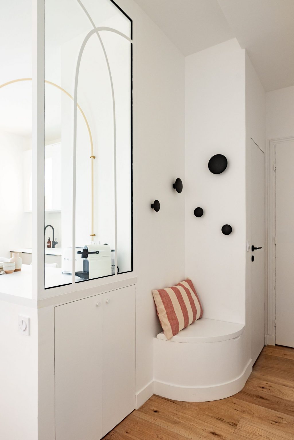 Un deux-pièces de 45m2 près de Paris rénové par Studio Castille