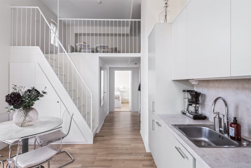 Un trois-pièces en duplex de 44m2 avec mezzanine et vue sur la forêt