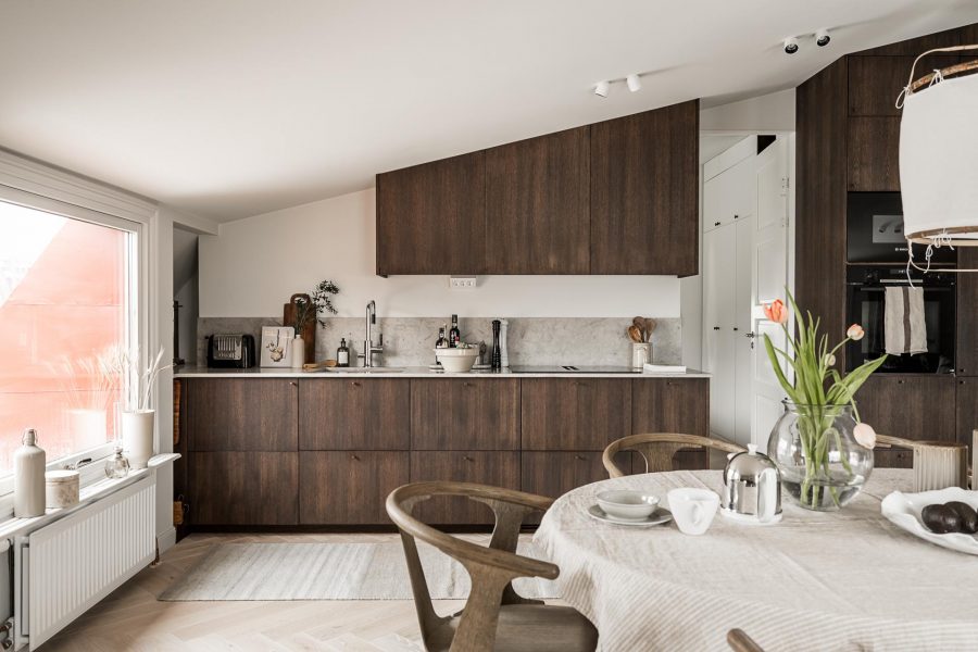 Un appartement de 70m2 en tons bruns sous les toits