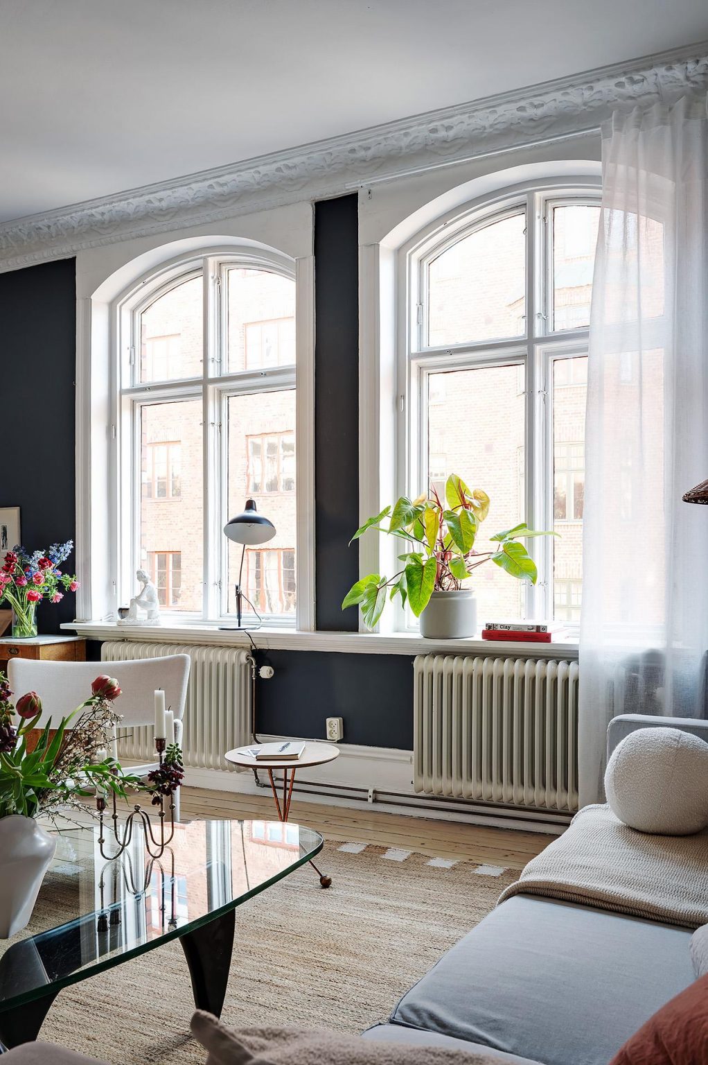 Un immense studio de 57m2 aux beaux éléments classiques