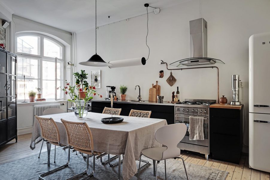 Un immense studio de 57m2 aux beaux éléments classiques