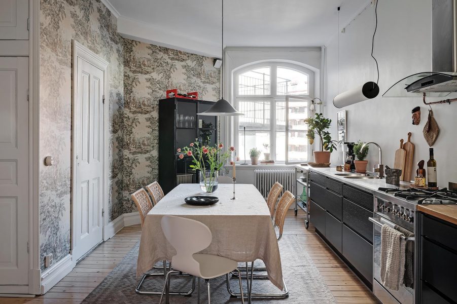 Un immense studio de 57m2 aux beaux éléments classiques