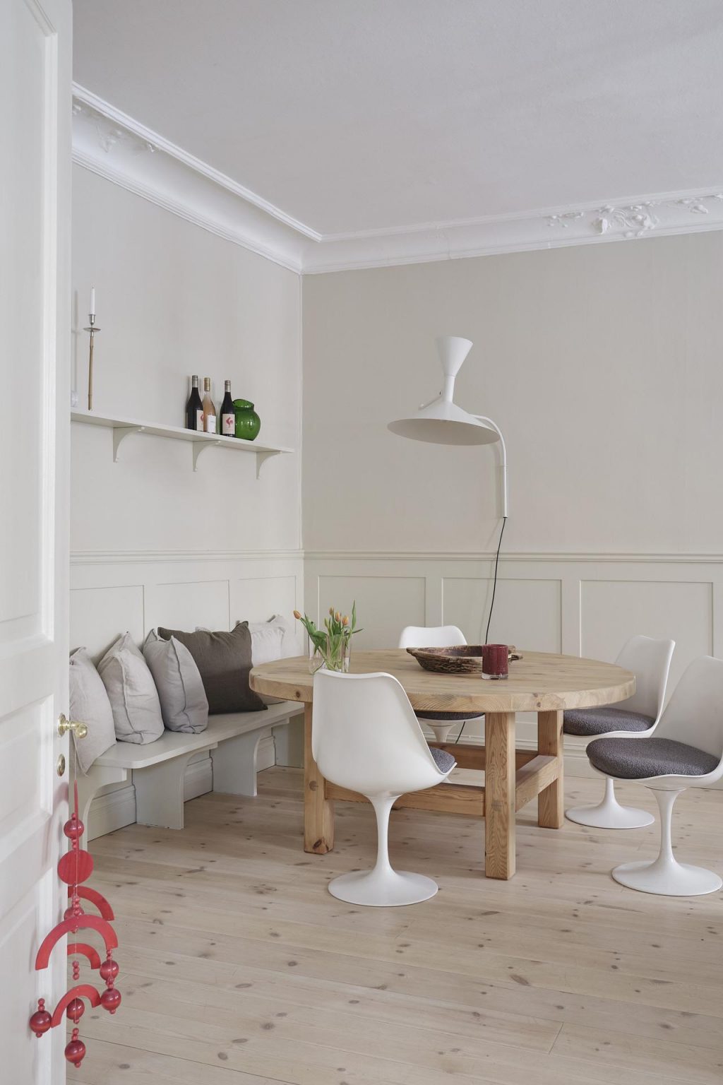 Un trois-pièces classique chic de 89m2 aux couleurs sobres