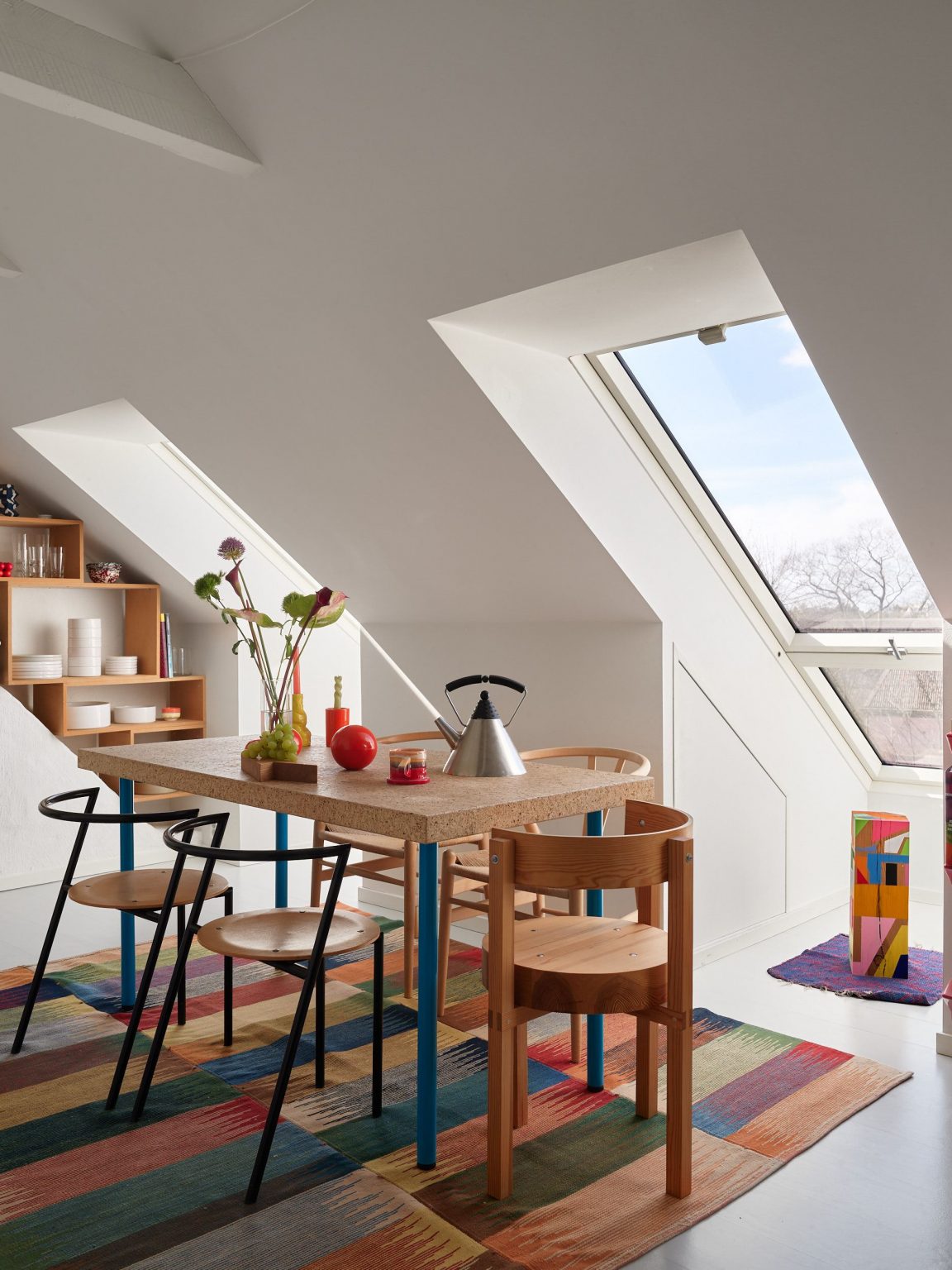 Un studio pop de 42m2 avec alcôve sous les toits