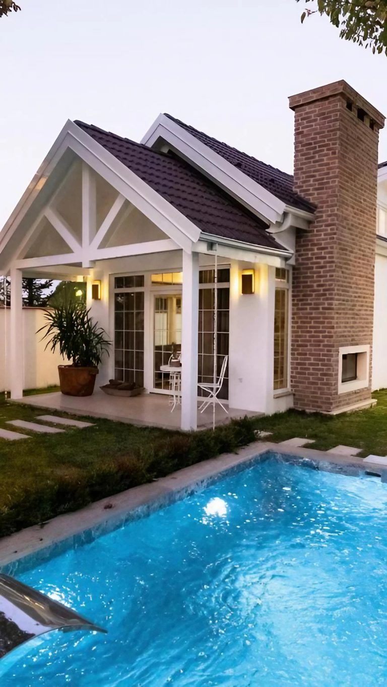 Une mini maison de 42m2 à l'architecture classique avec piscine