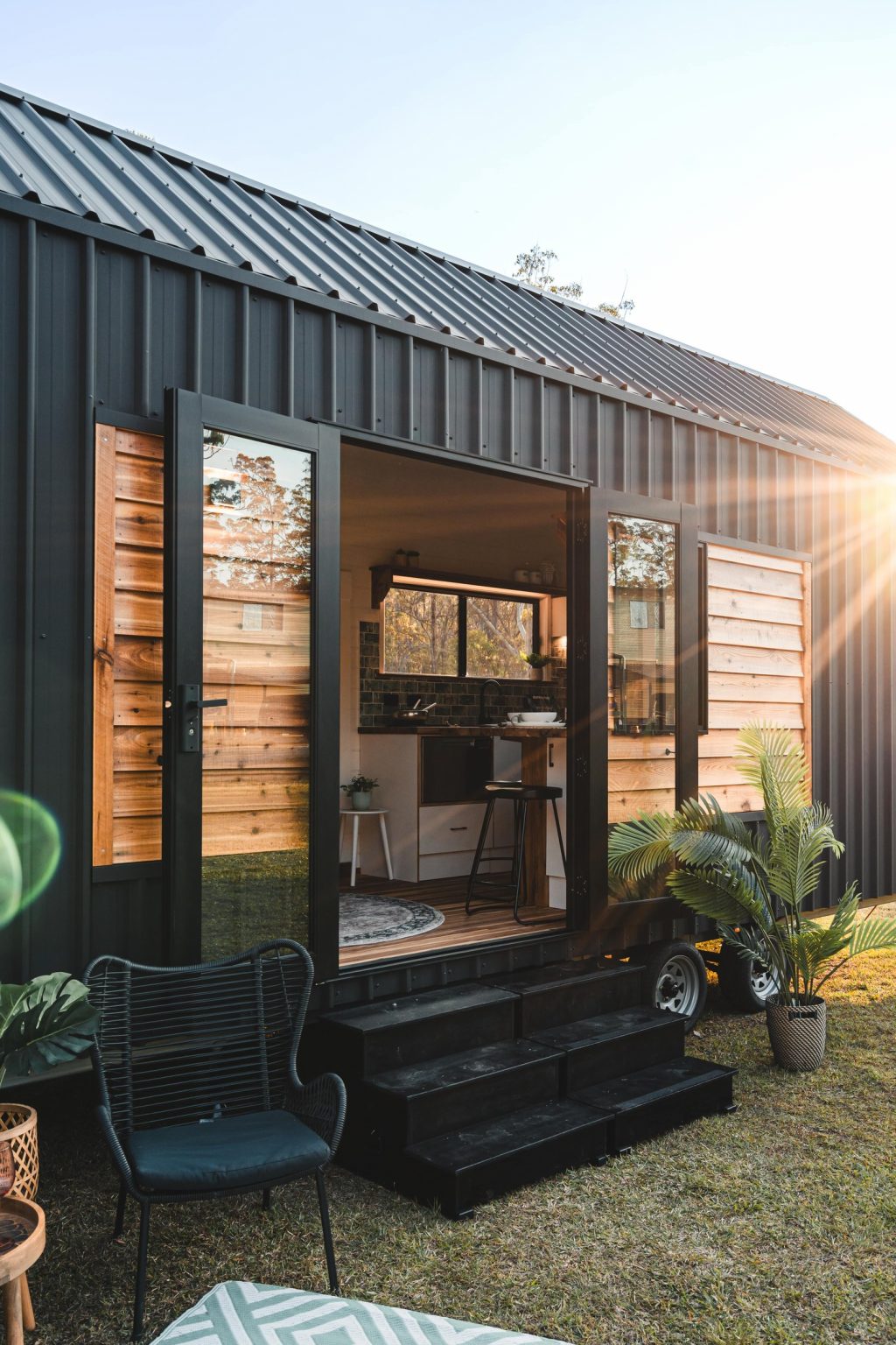 Une tiny house aux finitions chaleureuses de 24m2