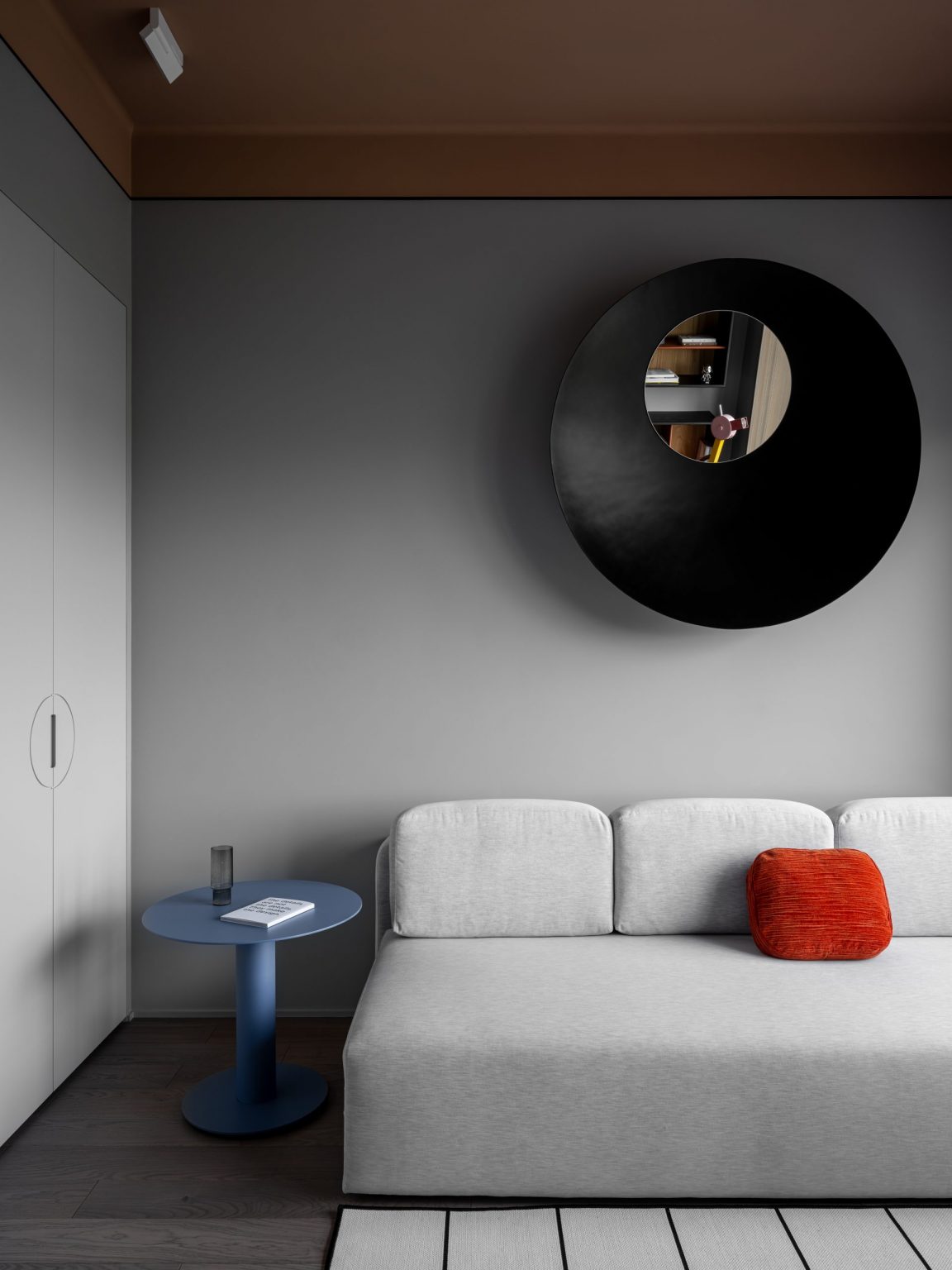 Un appartement design de 92m2 aux couleurs contrastées