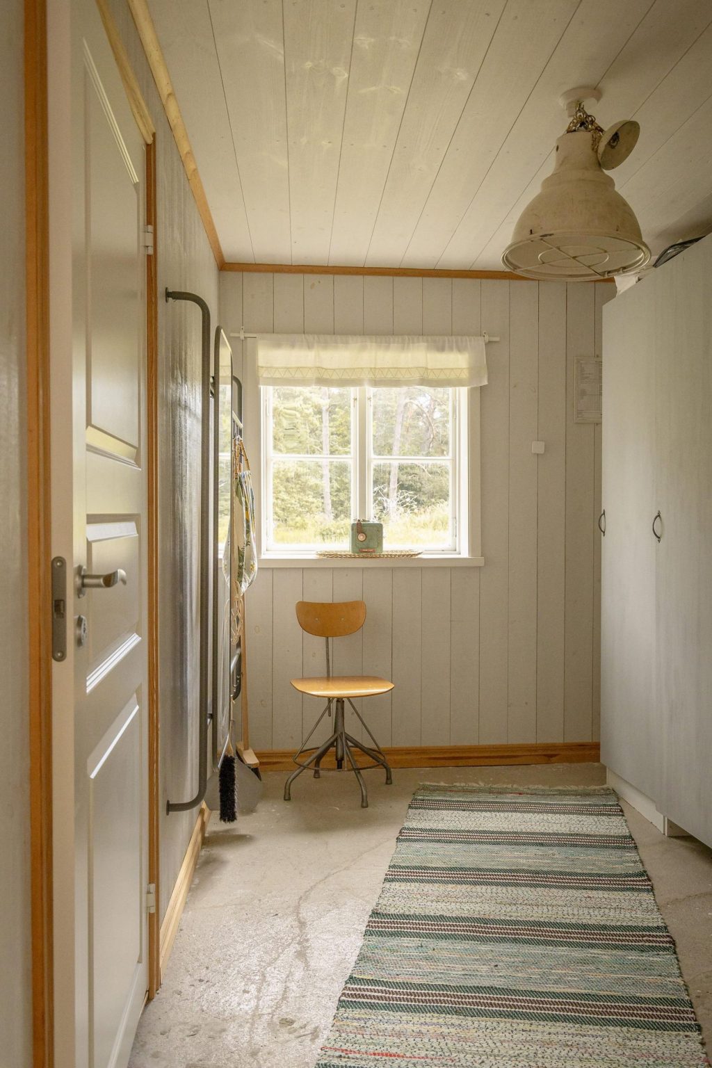 Une maison de campagne de 92m2 en bois rouge au toit de tôle