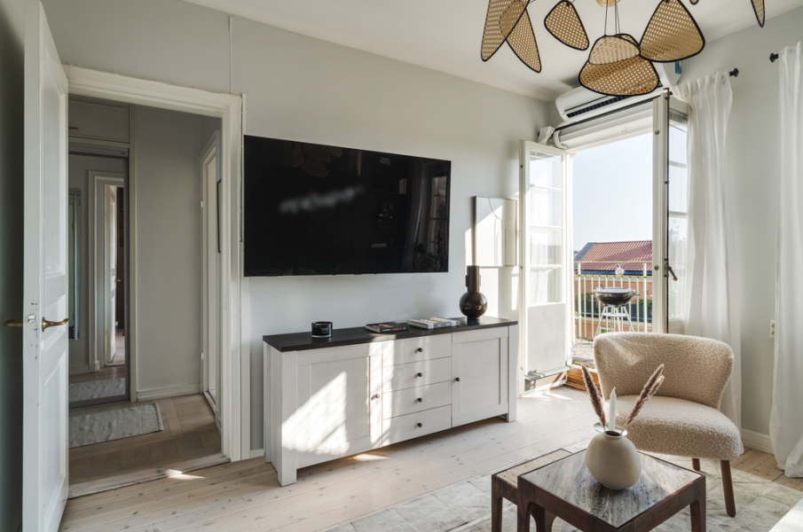 Un studio contemporain de 32m2 avec un grand balcon