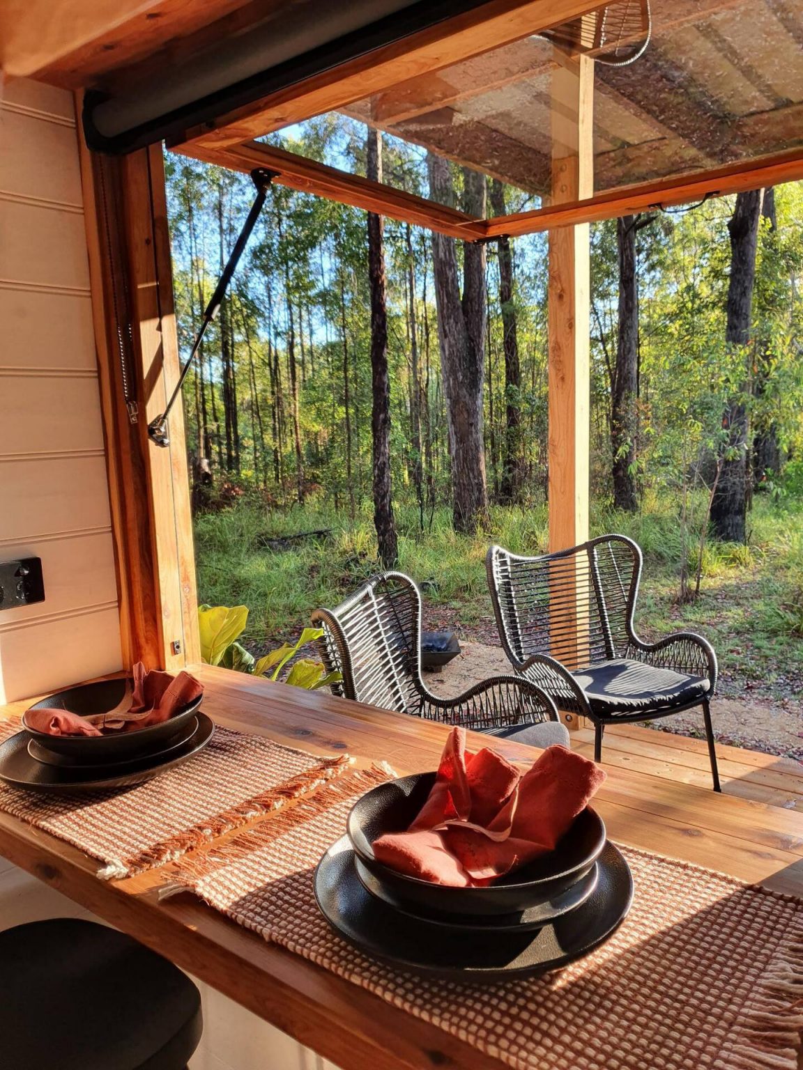 Une tiny house dans le bush par Häuslein
