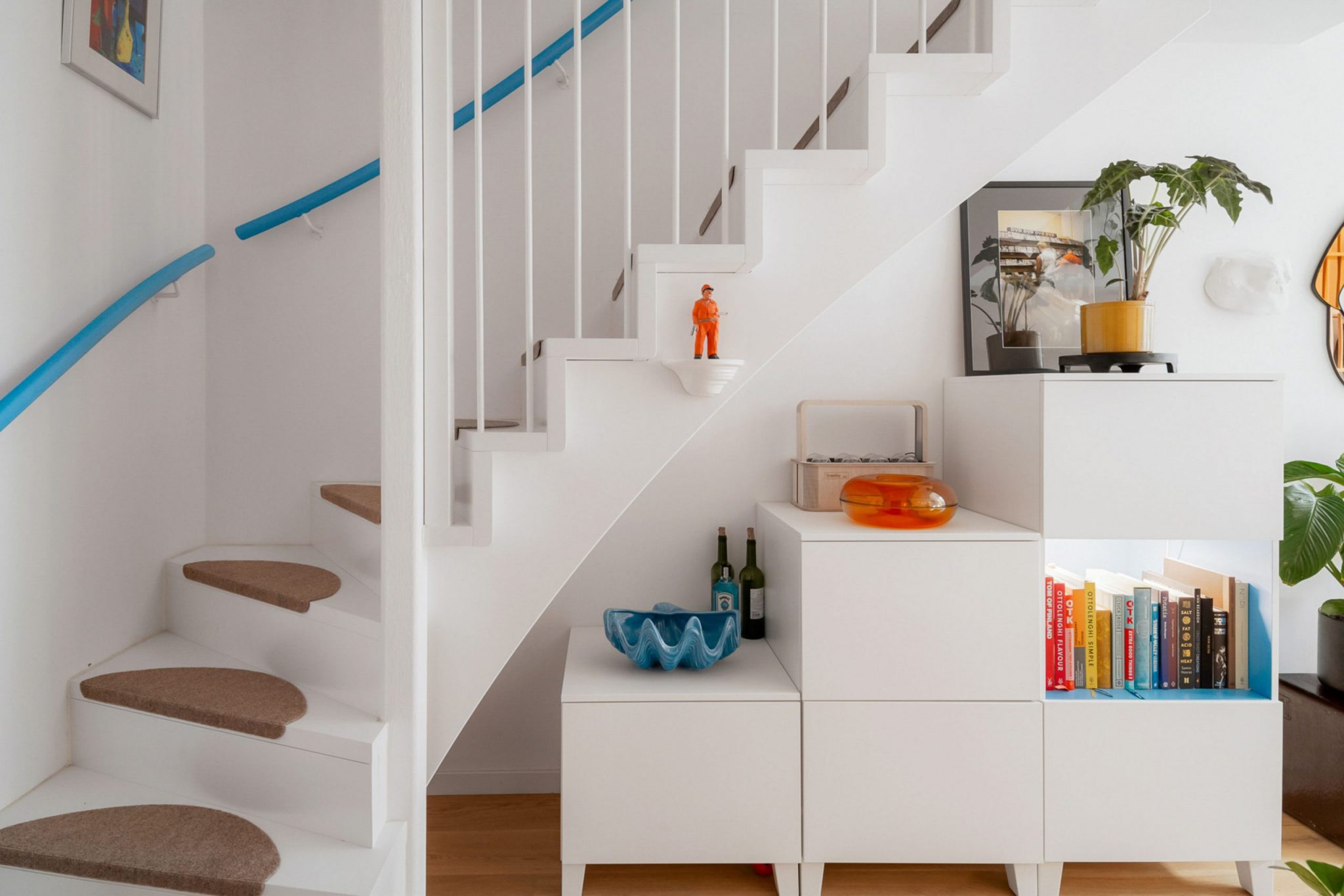 Un duplex moderne de 70m2 avec patio aux couleurs seventies