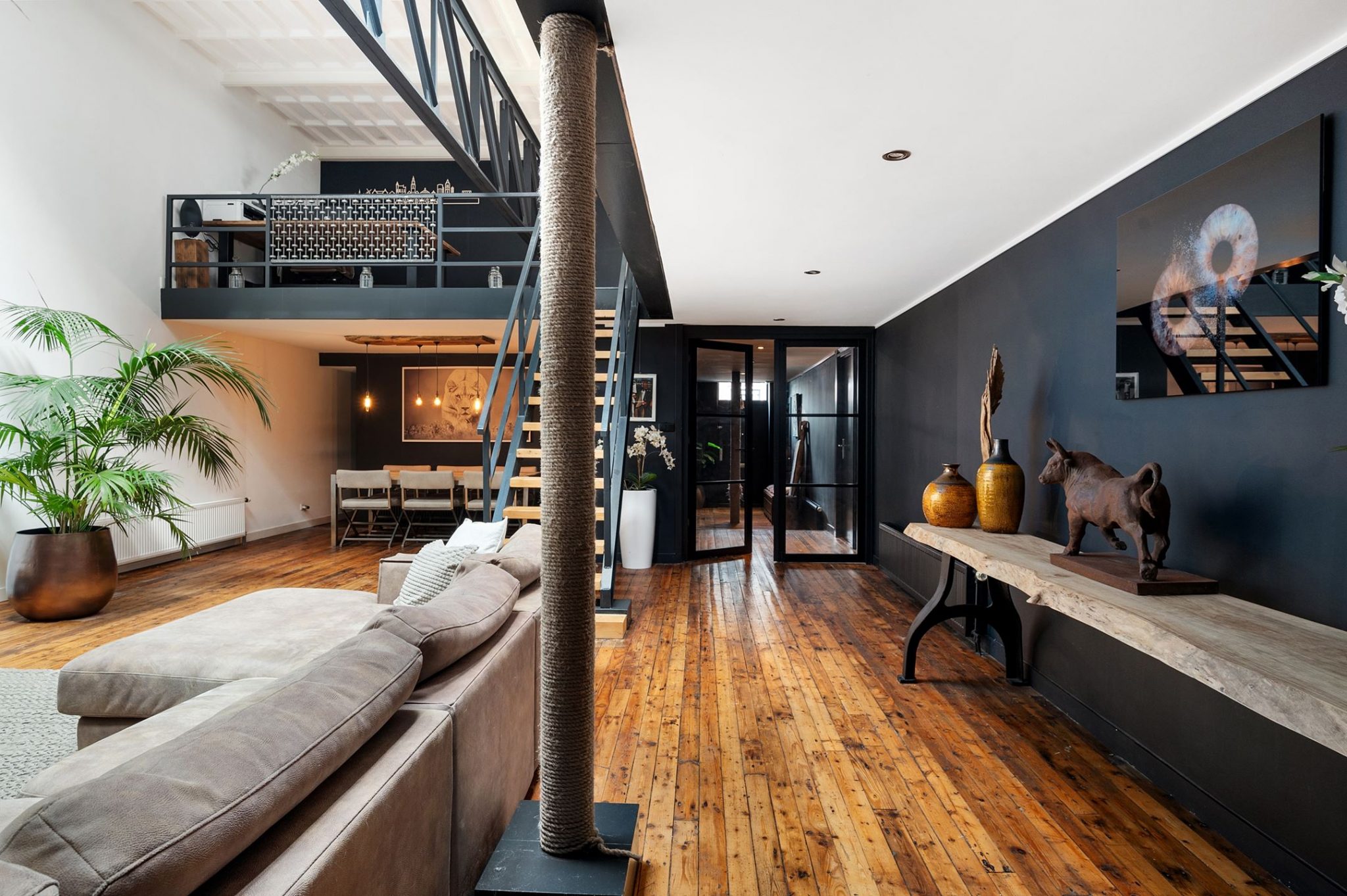 Une maison loft multi niveaux dans un ancien entrepôt aux portes de Paris