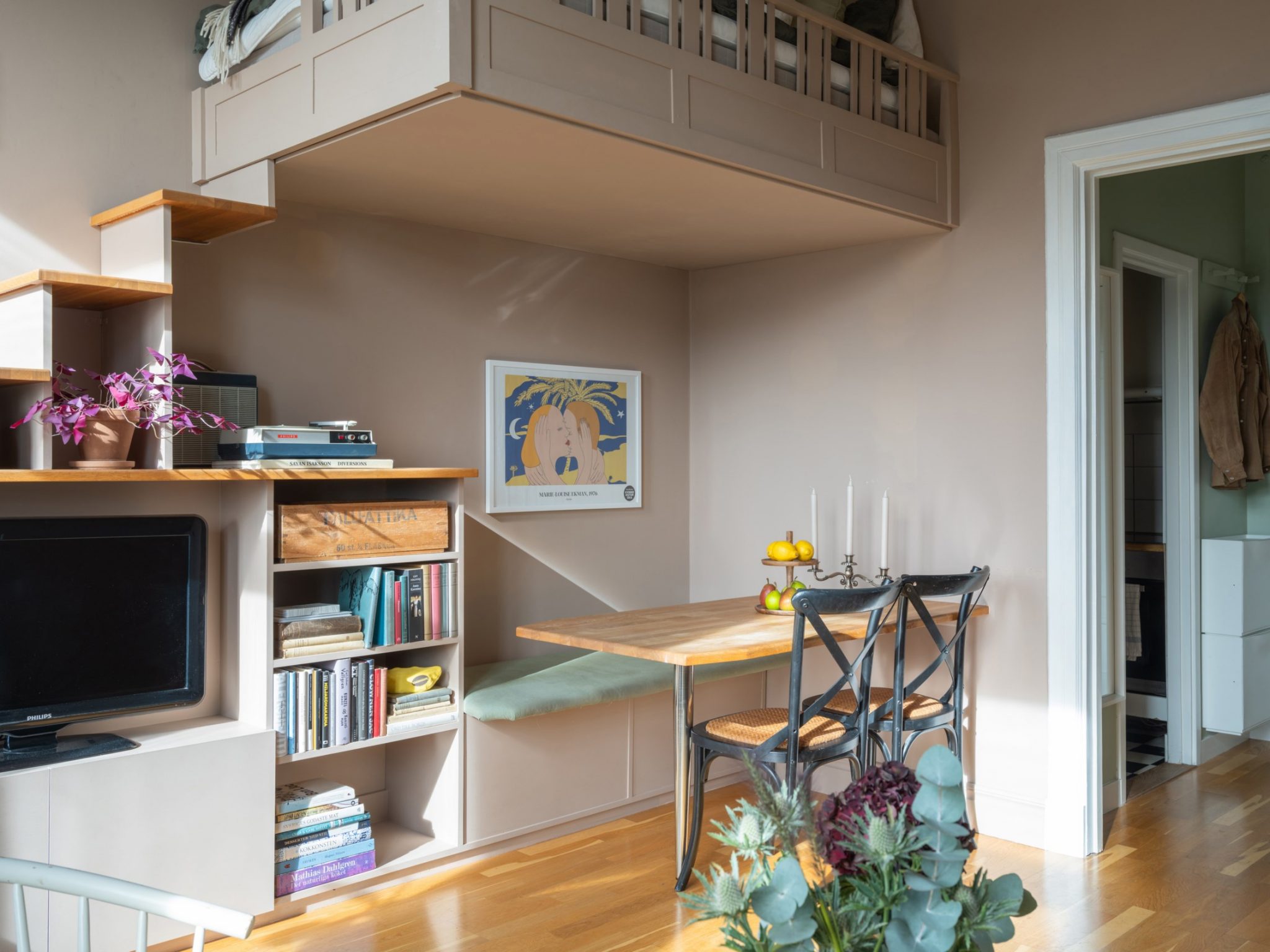 Un studio aux 25m2 bien optimisés grâce à une mezzanine
