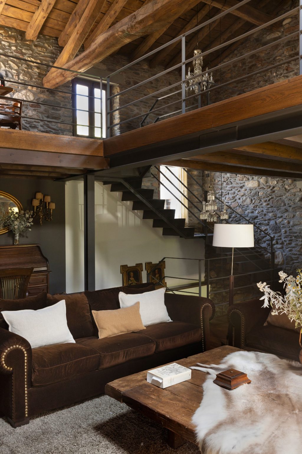 Une ancienne ferme rénovée en style rustique par une designer