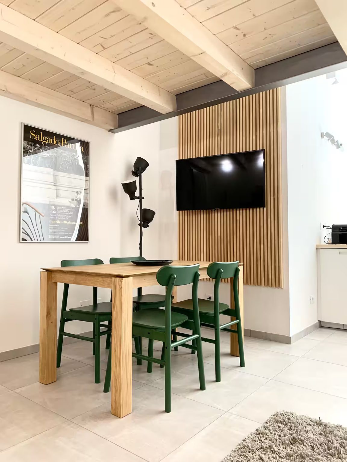 Un duplex design de 74m2 à la décoration bleue à Bologne en Italie