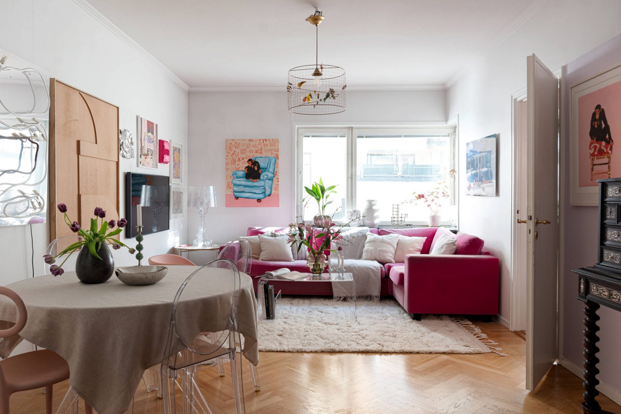 Un appartement rose et bleu de 46m2 design à Stockholm