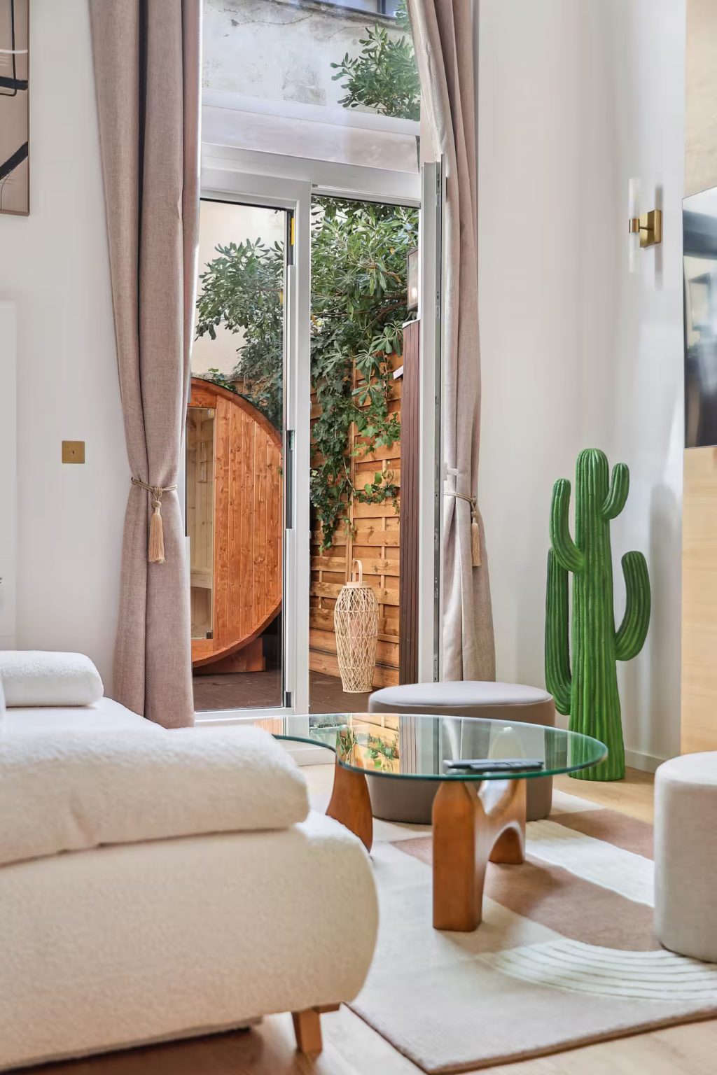 Un appartement parisien en duplex avec terrasse au cœur de la capitale