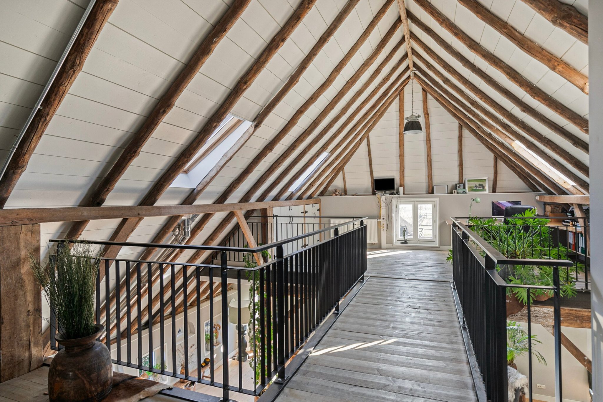 Une ferme ancienne rénovée en maison contemporaine aux Pays-Bas