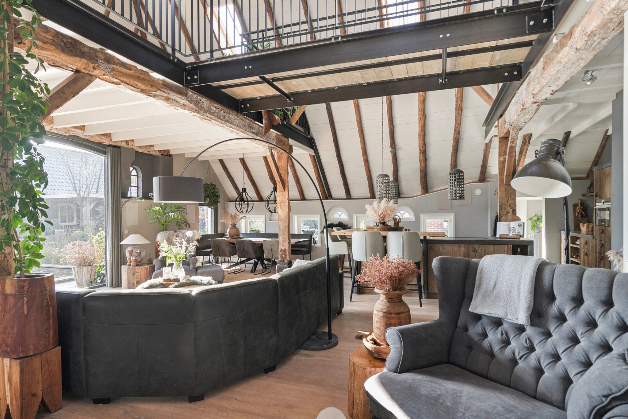 Une ferme ancienne rénovée en maison contemporaine aux Pays-Bas