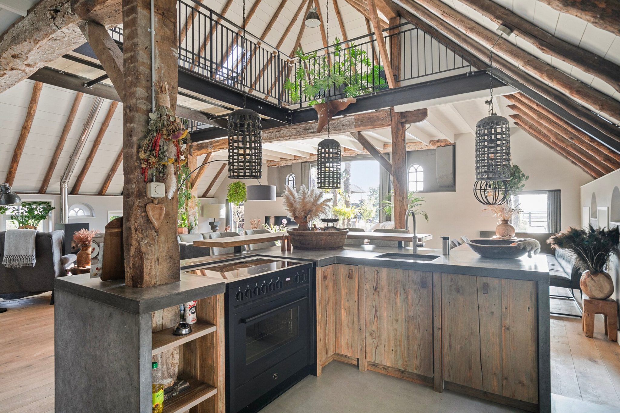Une ferme ancienne rénovée en maison contemporaine aux Pays-Bas