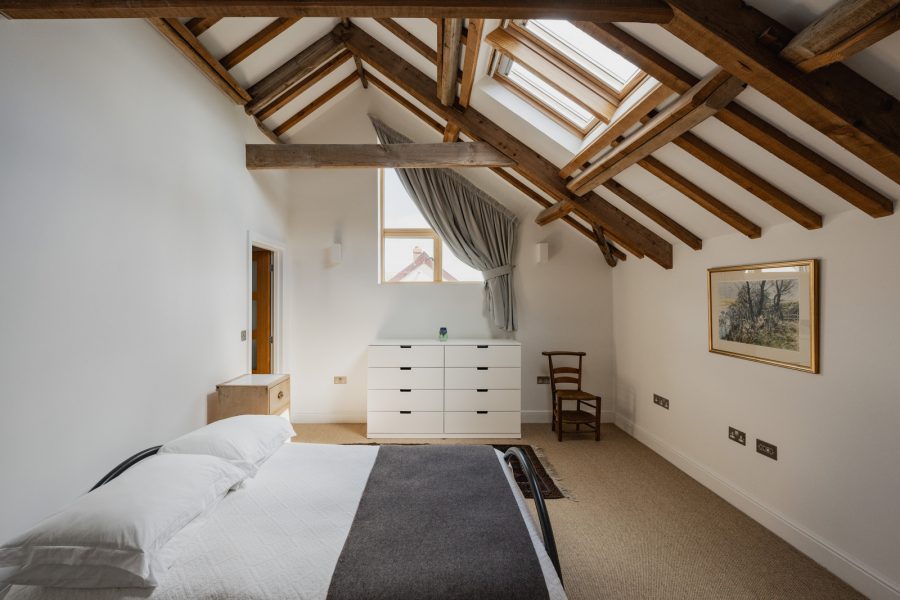 Une grange rénovée dans le Norfolk à la façade noire et à l'intérieur ...
