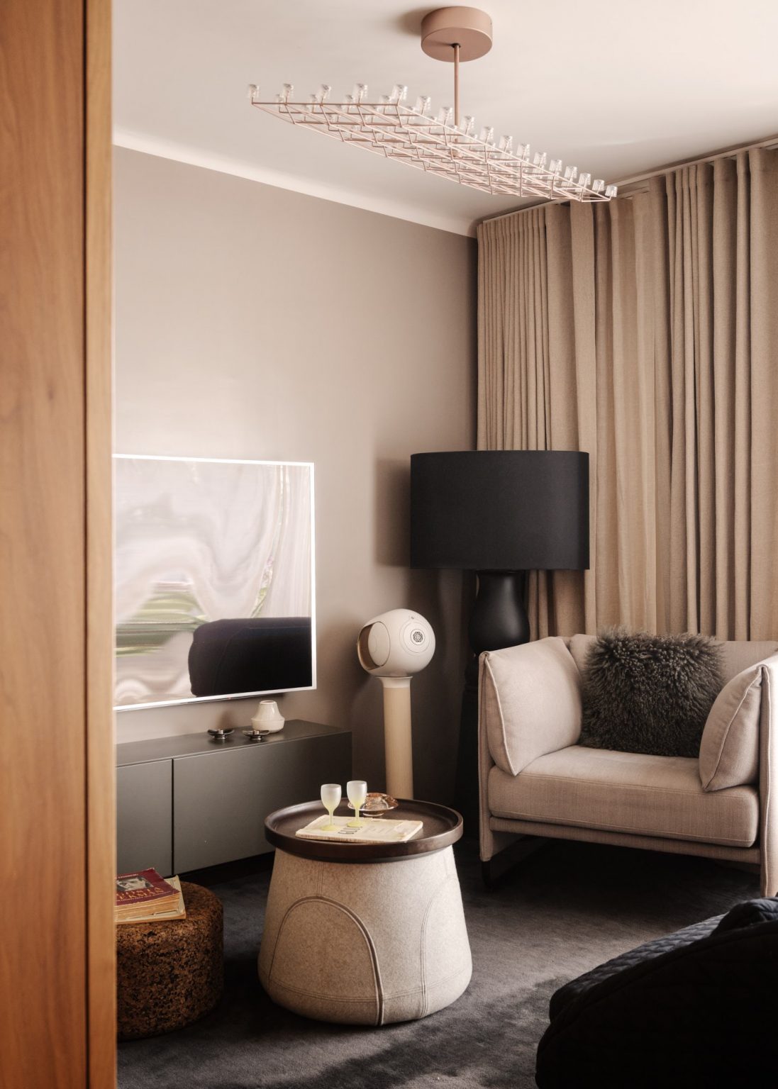 Un large studio de 42m2 avec alcôve rénové avec goût
