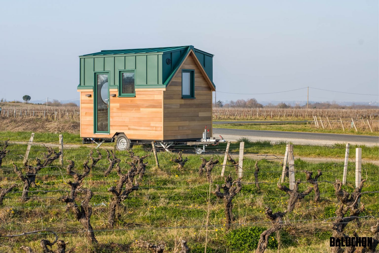 Une tiny house de 8m2 française par Baluchon pour une petite famille