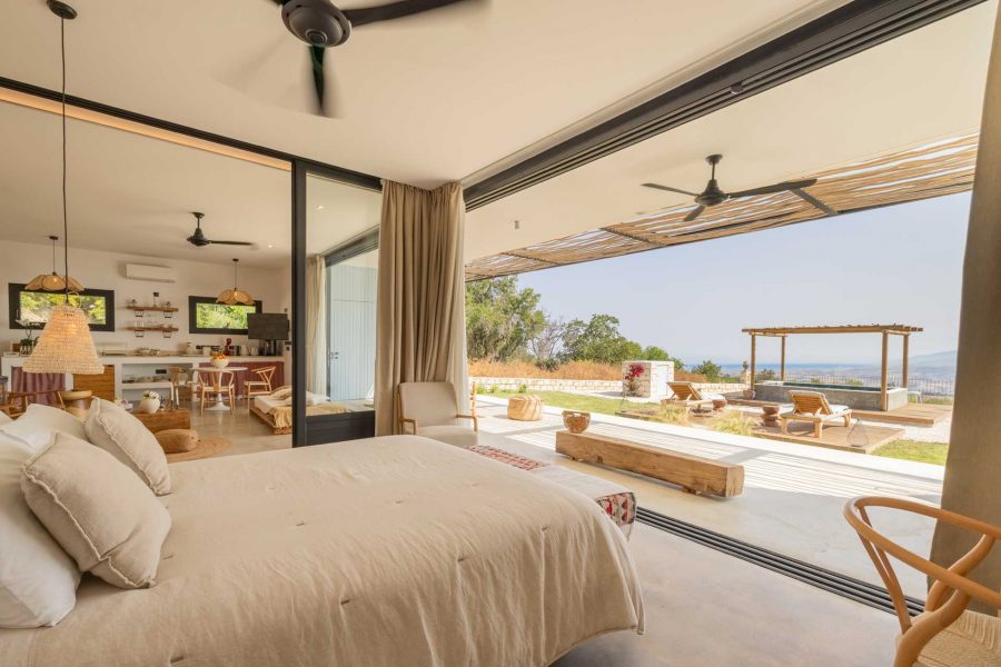 Une maison simple et belle de 120m2 en pierres avec vue sur la mer