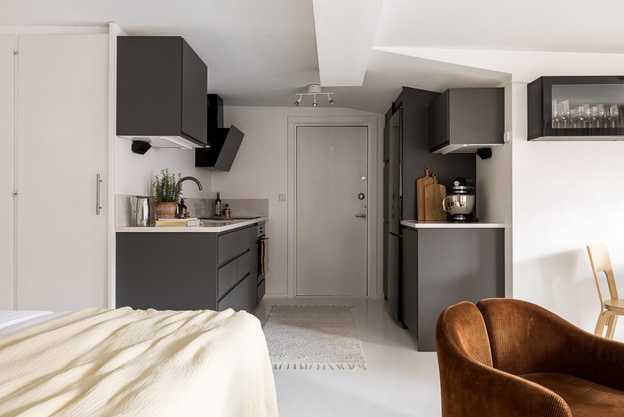 Un studio design et mansardé de 36m2 baigné de lumière