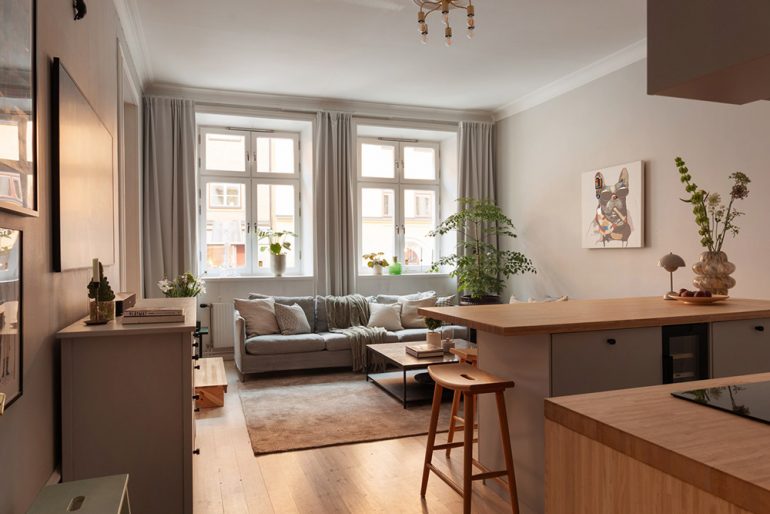Un appartement classique de 85m2 comme une maison de ville avec jardin
